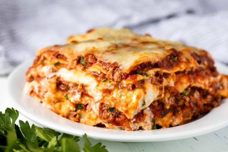 What Goes With Lasagna - 7 Most Delicious Side Dishes to Serve with ...